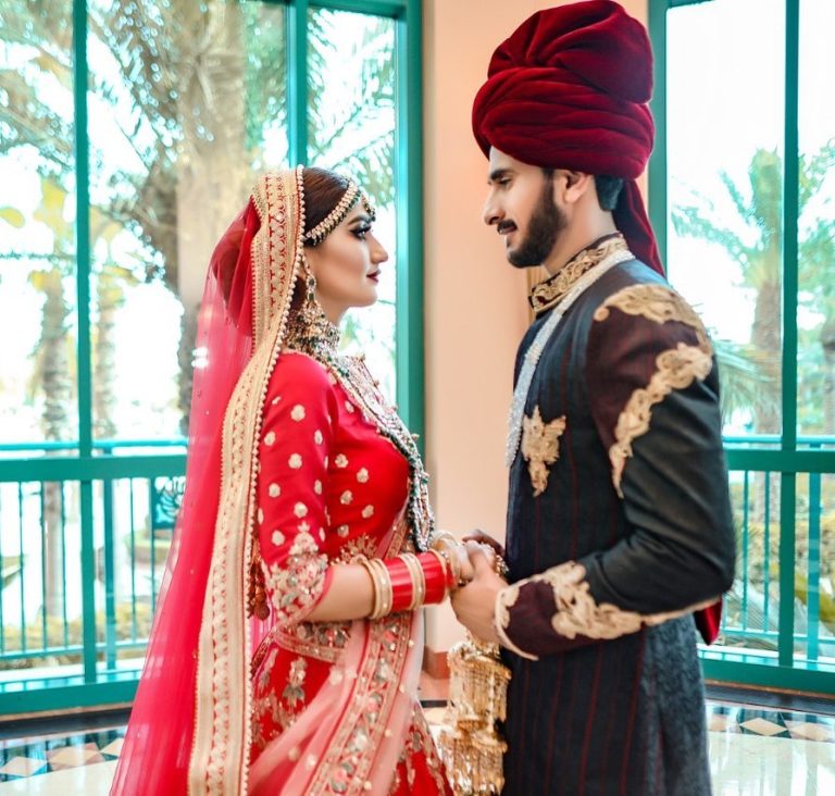 Hassan Ali & Samiyah Khan Beautiful Family Pictures | Reviewit.pk