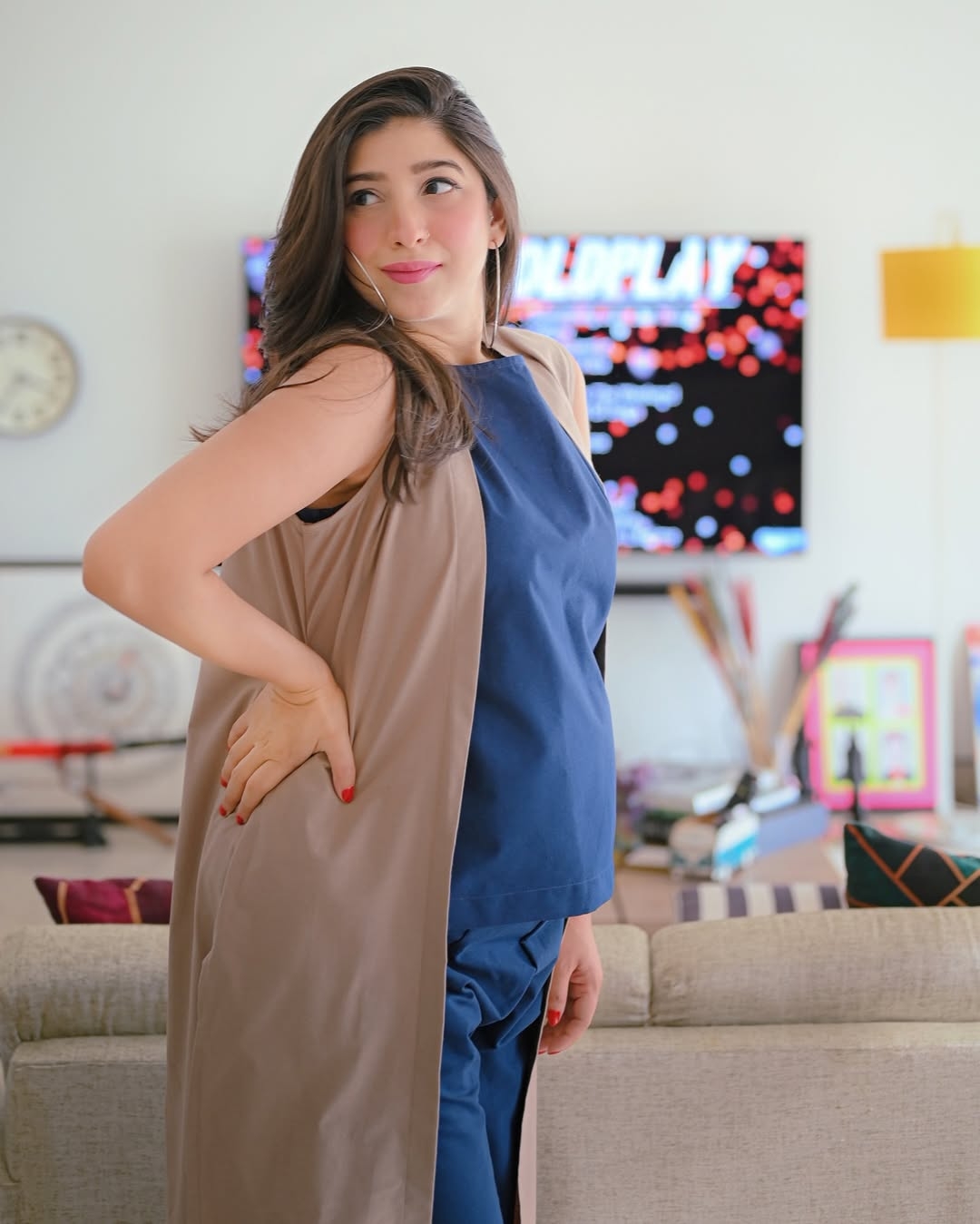 Mariyam Nafees Shares Stylish Clicks During Pregnancy | Reviewit.pk