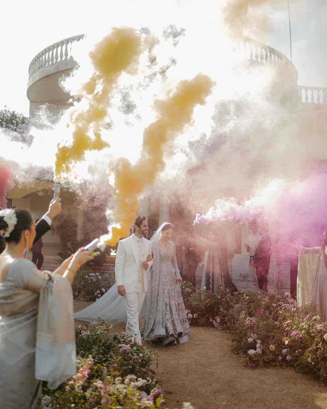 Mawra Hocane & Ameer Gilani New Family Pictures From Walima | Reviewit.pk