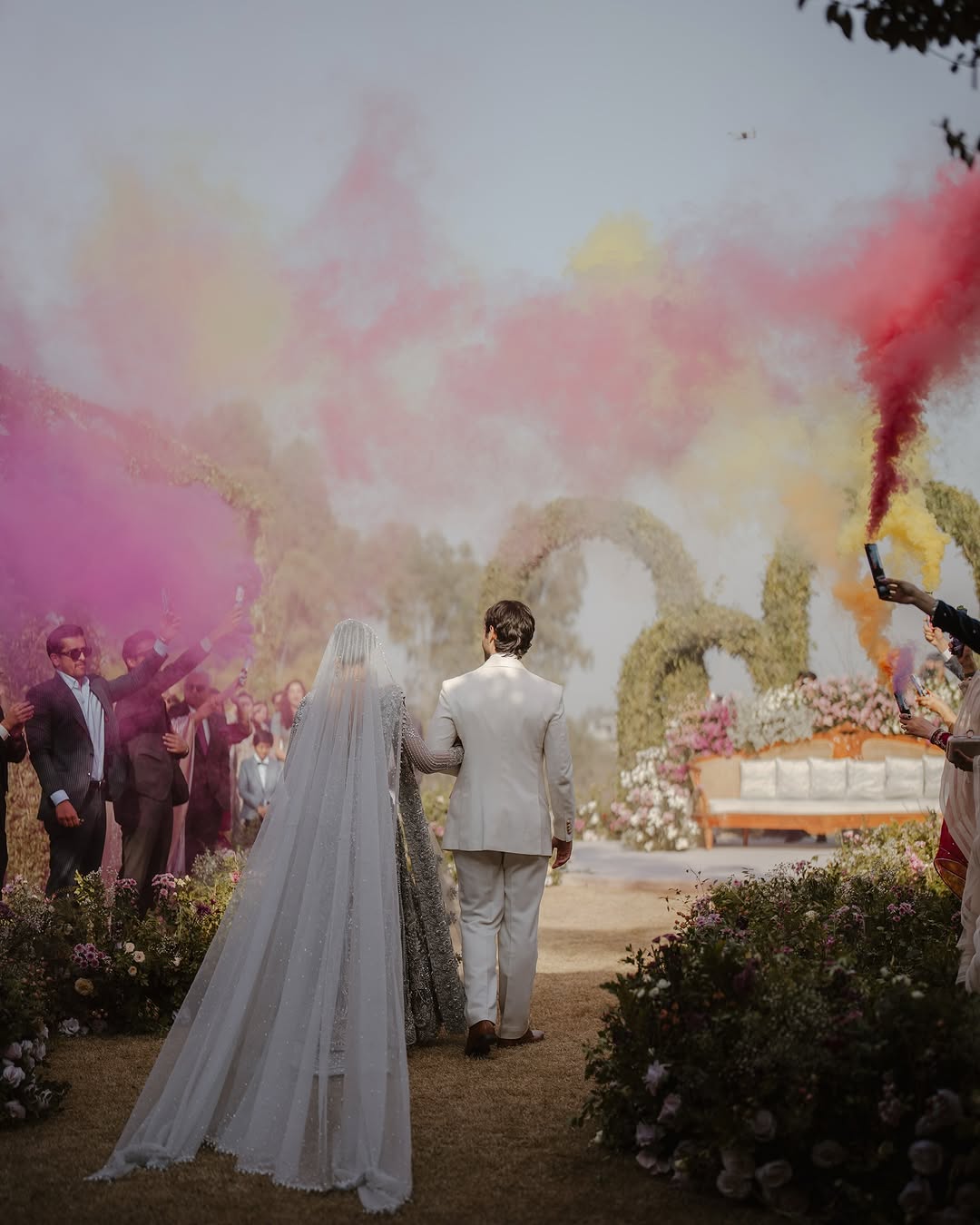 Mawra Hocane & Ameer Gilani New Family Pictures From Walima | Reviewit.pk