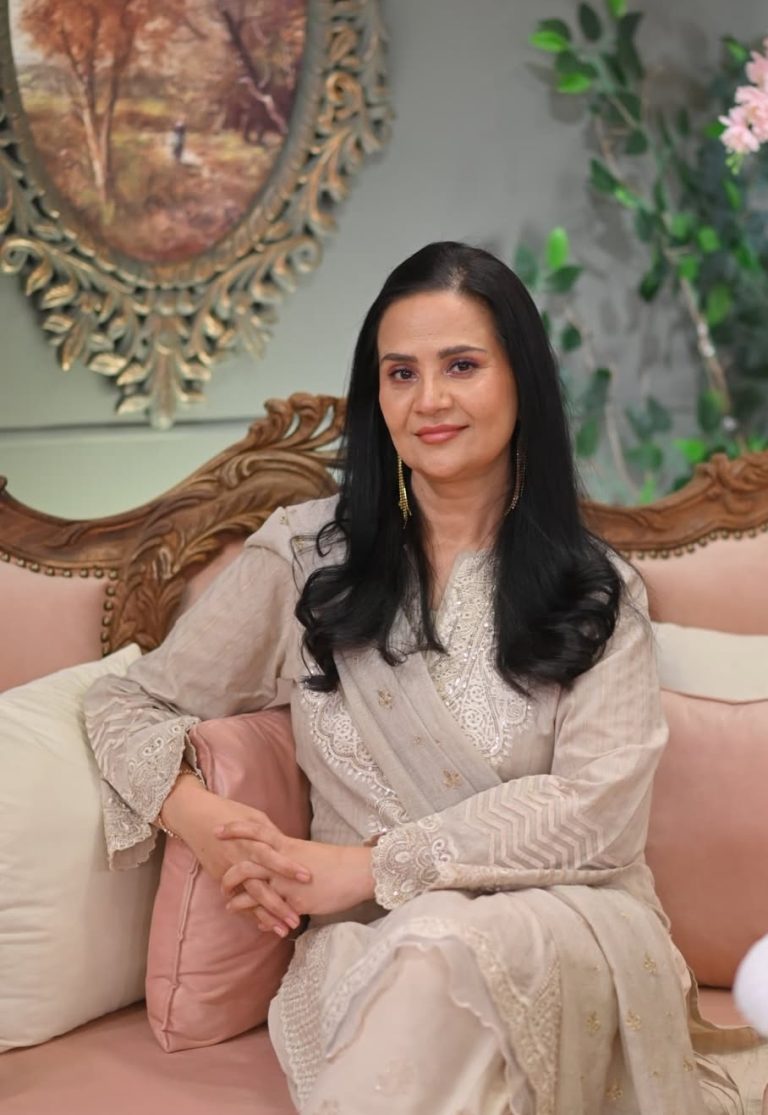 Dil Wali Gali Mein Cast, Schedule and Timings | Reviewit.pk