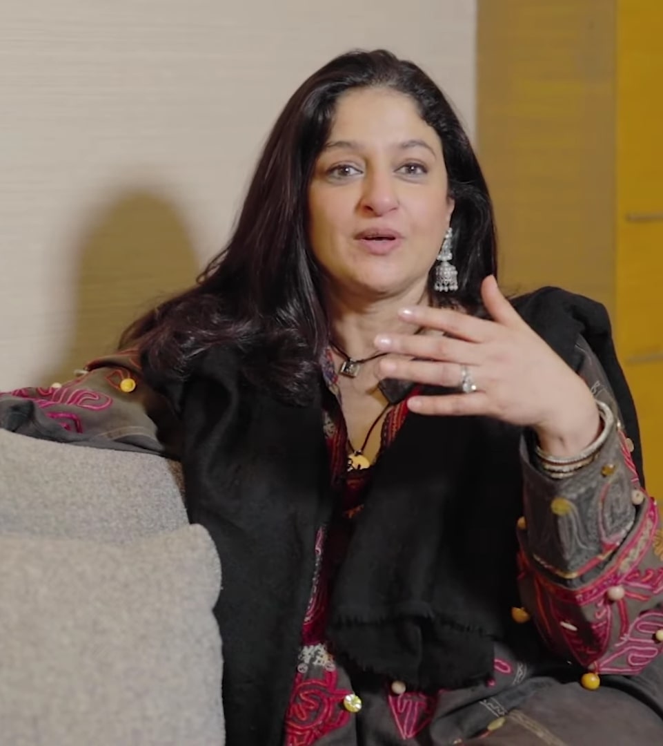 How Imran Khan Rescued Nadia Jamil From Police | Reviewit.pk