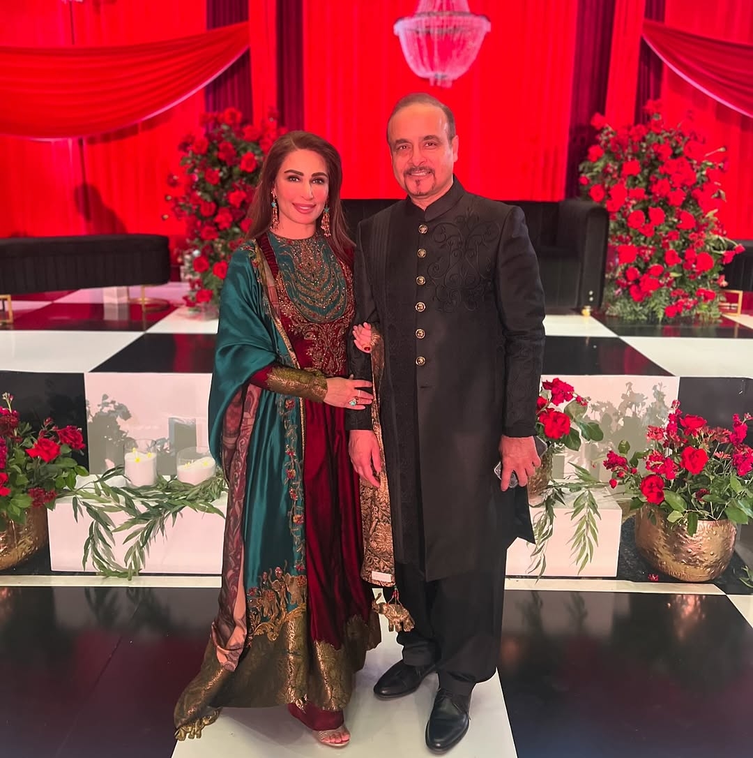 Reema Khan Adorable Pictures from Recent Family Weddings | Reviewit.pk