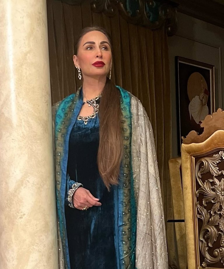 Reema Khan Adorable Pictures from Recent Family Weddings | Reviewit.pk