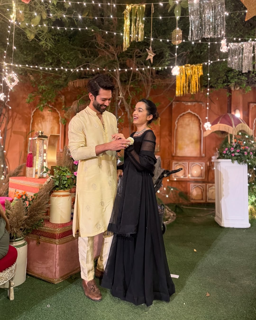 Pakistani Celebrities’ Pictures from Chand Raat Festivities | Reviewit.pk