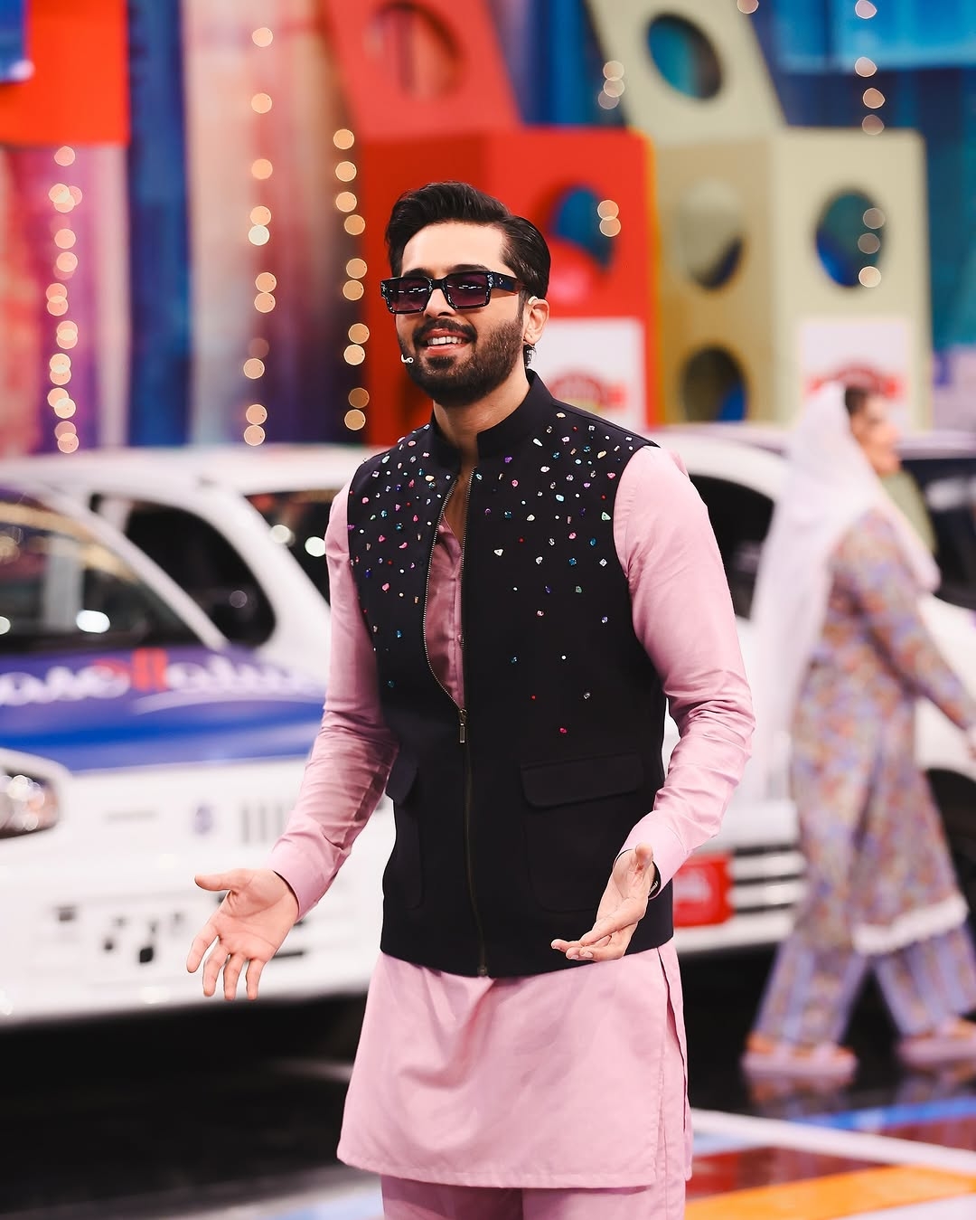 Fahad Mustafa's Interaction with Elderly Participant in Jeeto Pakistan ...