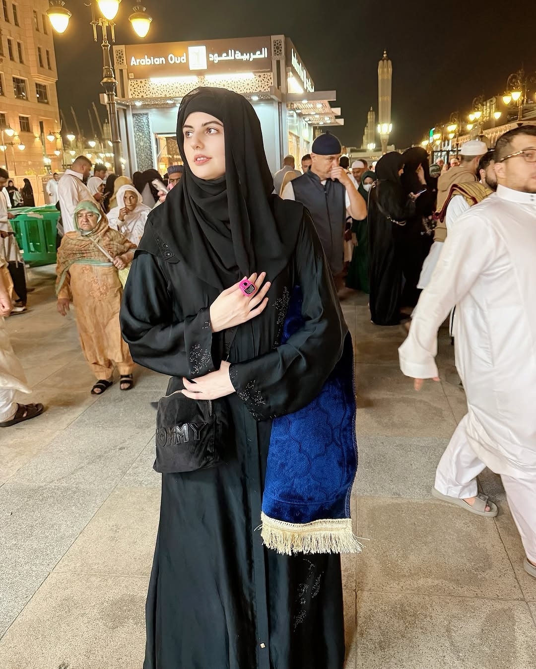Goher Mumtaz and Anam Goher Pictures from Madina | Reviewit.pk