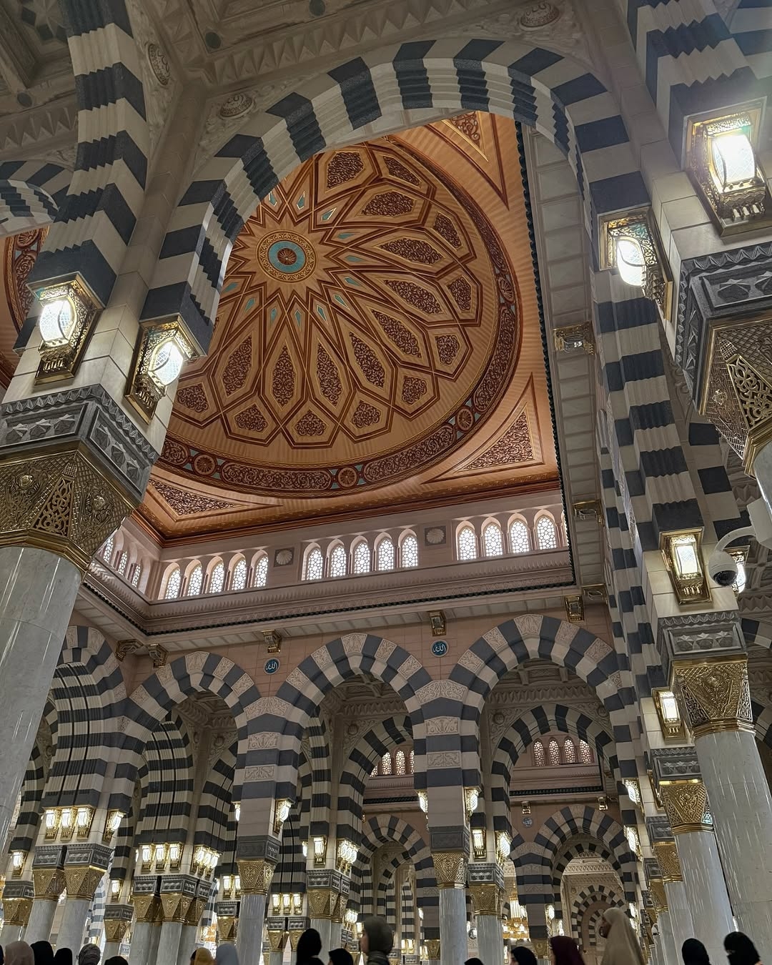 Goher Mumtaz and Anam Goher Pictures from Madina | Reviewit.pk