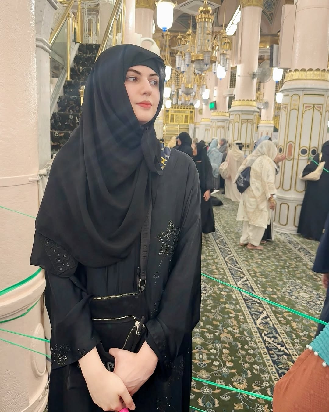 Goher Mumtaz and Anam Goher Pictures from Madina | Reviewit.pk