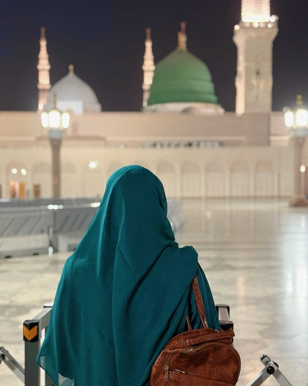 Goher Mumtaz and Anam Goher Pictures from Madina | Reviewit.pk