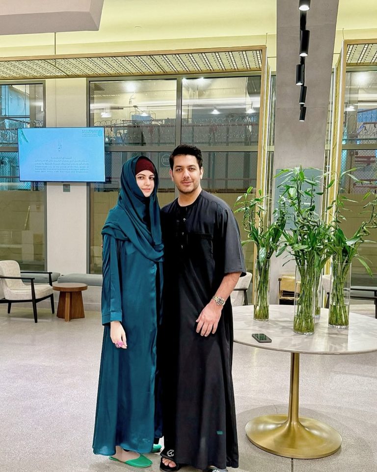 Goher Mumtaz and Anam Goher Pictures from Madina | Reviewit.pk