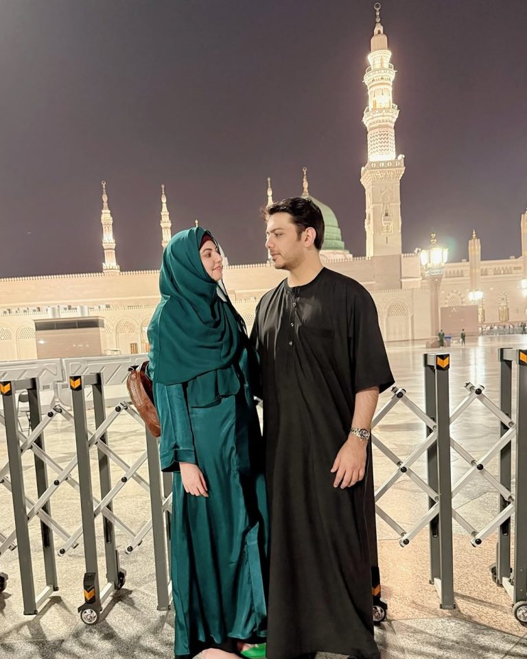Goher Mumtaz and Anam Goher Pictures from Madina | Reviewit.pk