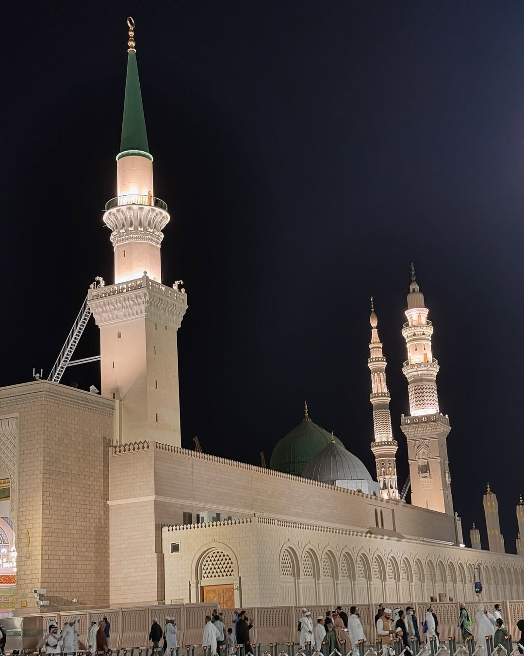 Goher Mumtaz and Anam Goher Pictures from Madina | Reviewit.pk