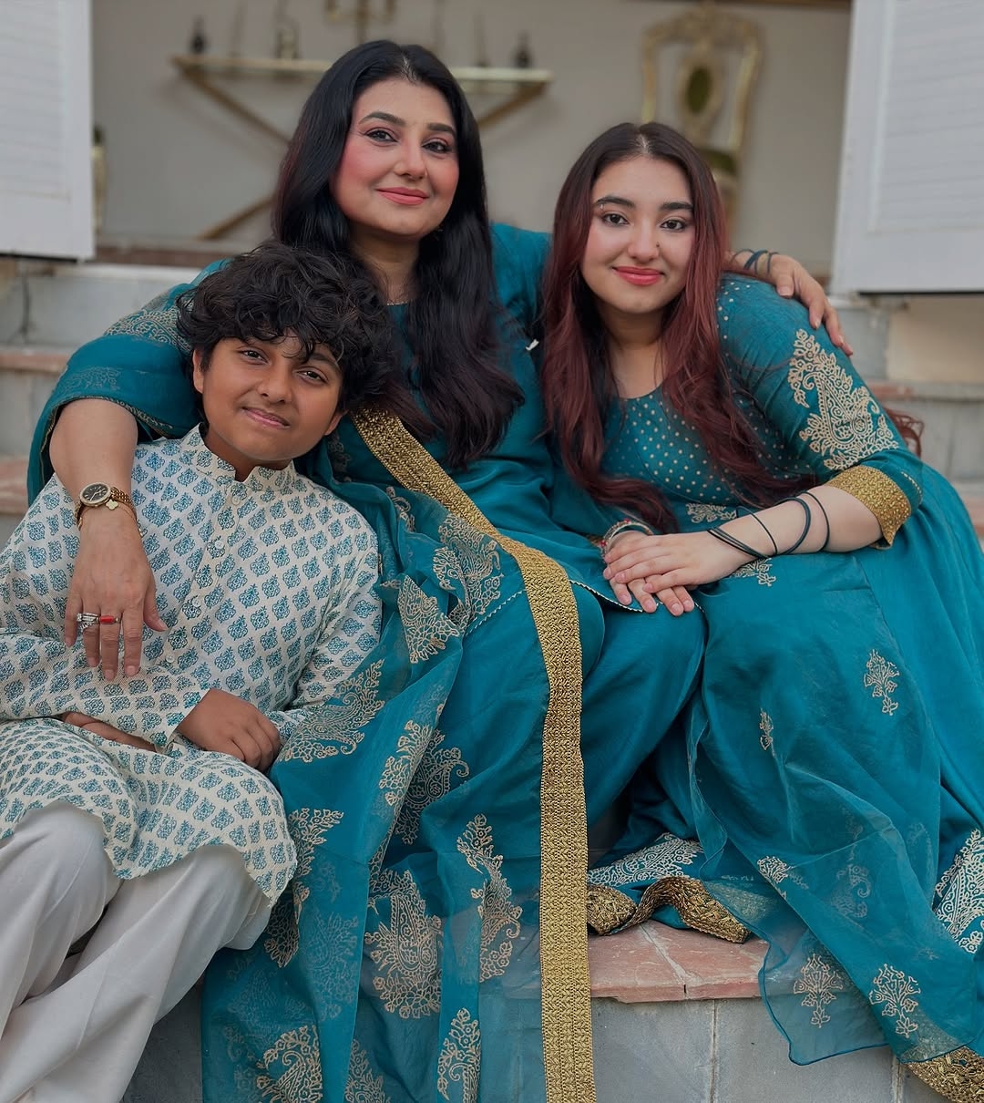 Javeria Saud Family Clicks from Eid Day 1 | Reviewit.pk