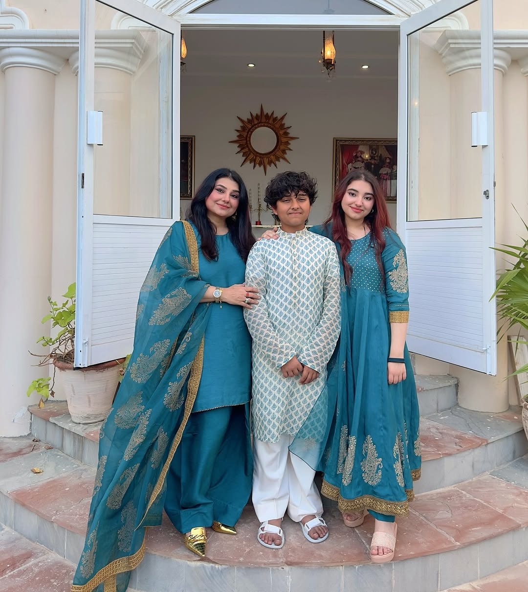 Javeria Saud Family Clicks from Eid Day 1 | Reviewit.pk
