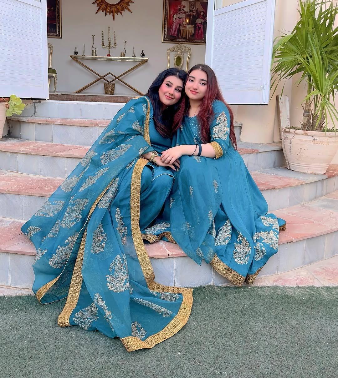 Javeria Saud Family Clicks from Eid Day 1 | Reviewit.pk