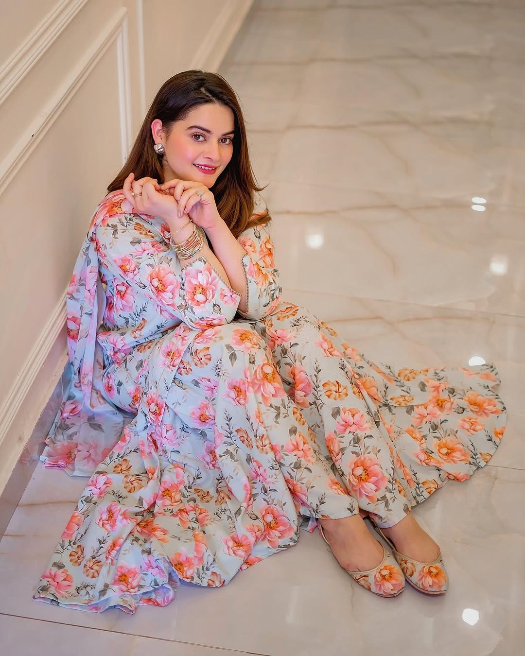 Minal Khan Replies To Fans' Criticism About Prayers & Fasting | Reviewit.pk