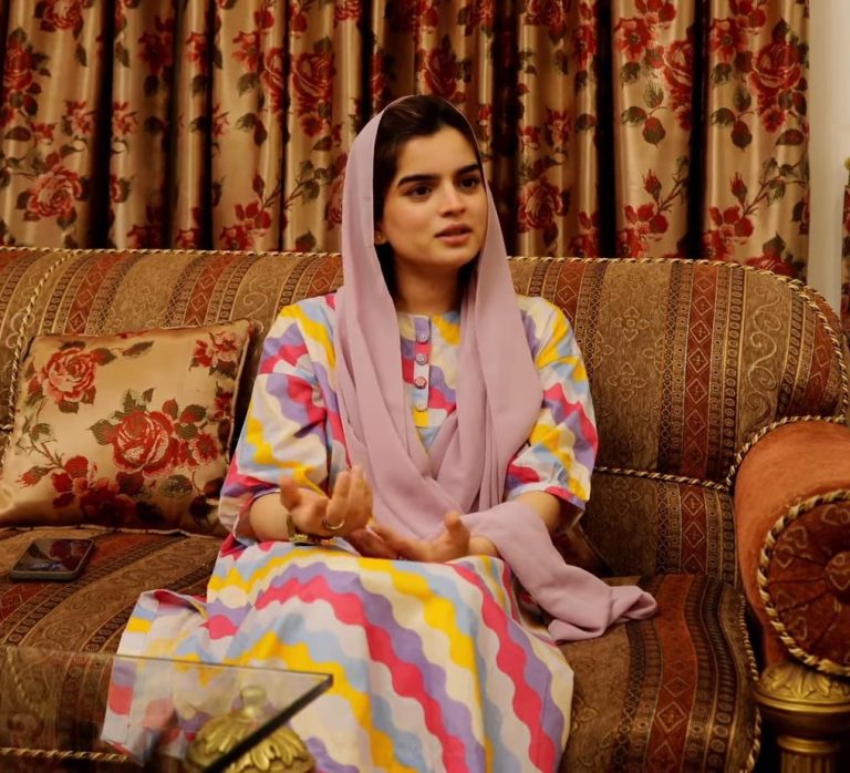 Why Syeda Aliza Sultan Quit Daily Vlogging | Reviewit.pk