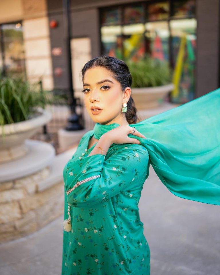 Arisha Razi Khan First Eid ul Fitr With Baby Boy | Reviewit.pk