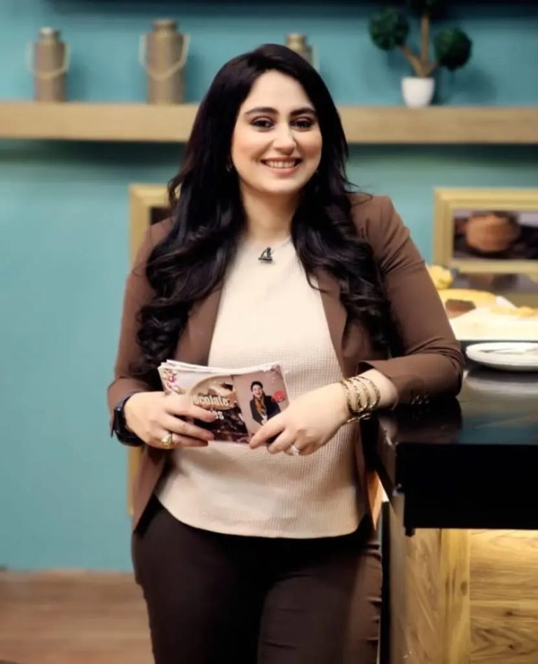 8 Most Controversial Pakistani Television Hosts | Reviewit.pk