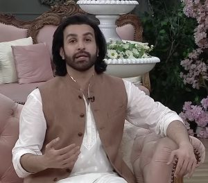 Why Azfar Rehman Hides His Family | Reviewit.pk