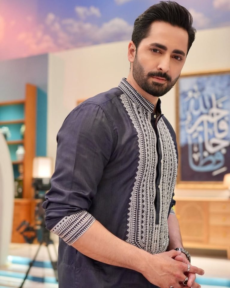 Danish Taimoor Recites Beautiful Hamd in Live Transmission | Reviewit.pk