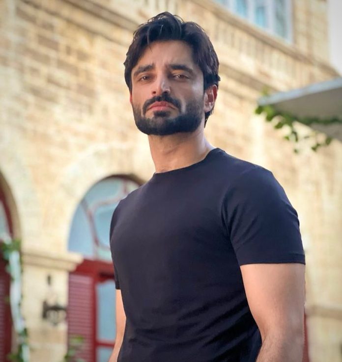 10 Pakistani Actors With Best Personal Style | Reviewit.pk