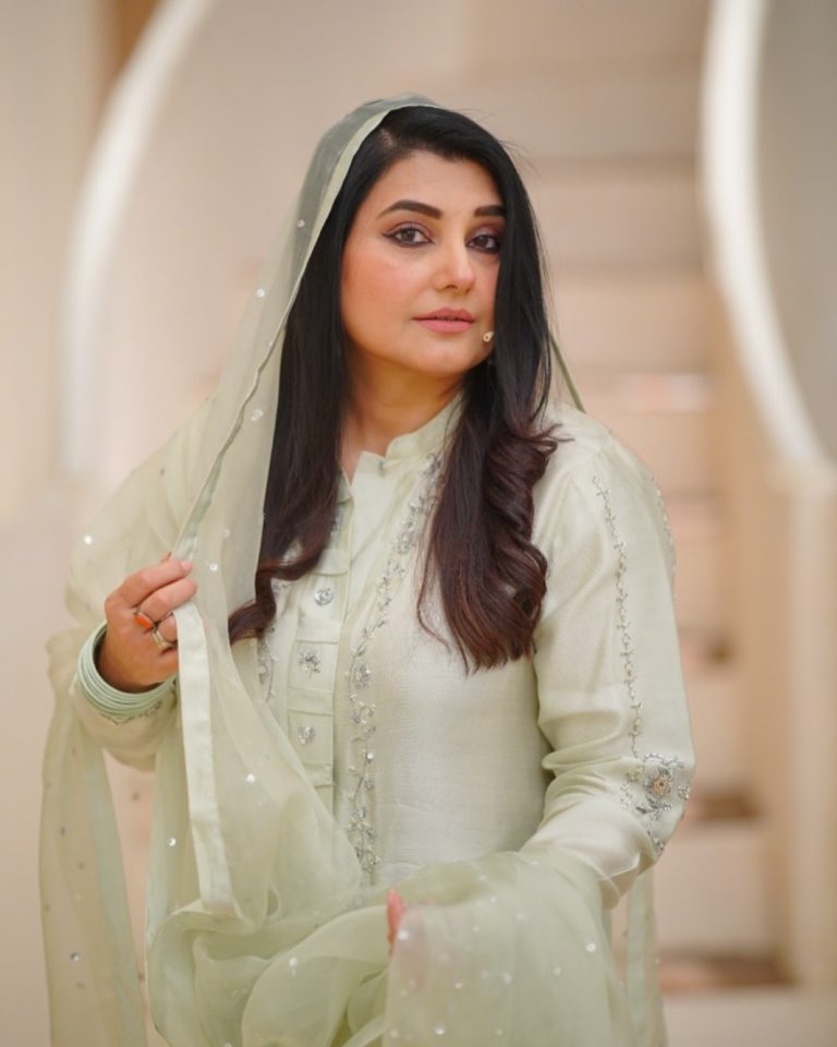 Javeria Saud Grateful For Viral Ramadan Transmission | Reviewit.pk