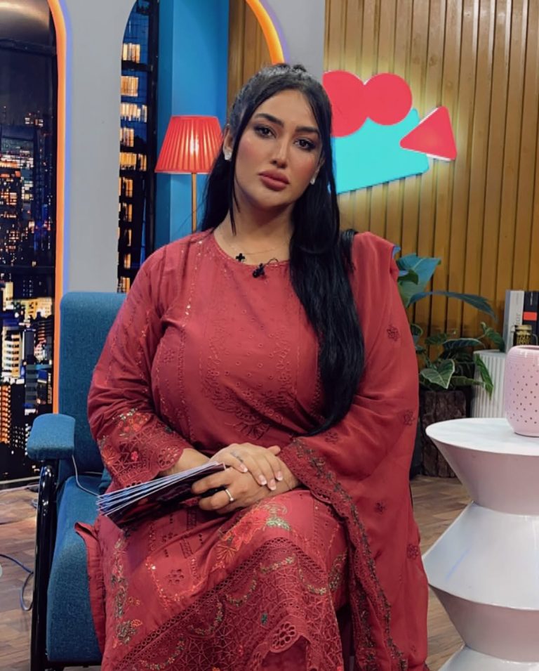 Mathira Addresses Chahat Fateh Ali Khan Controversy | Reviewit.pk