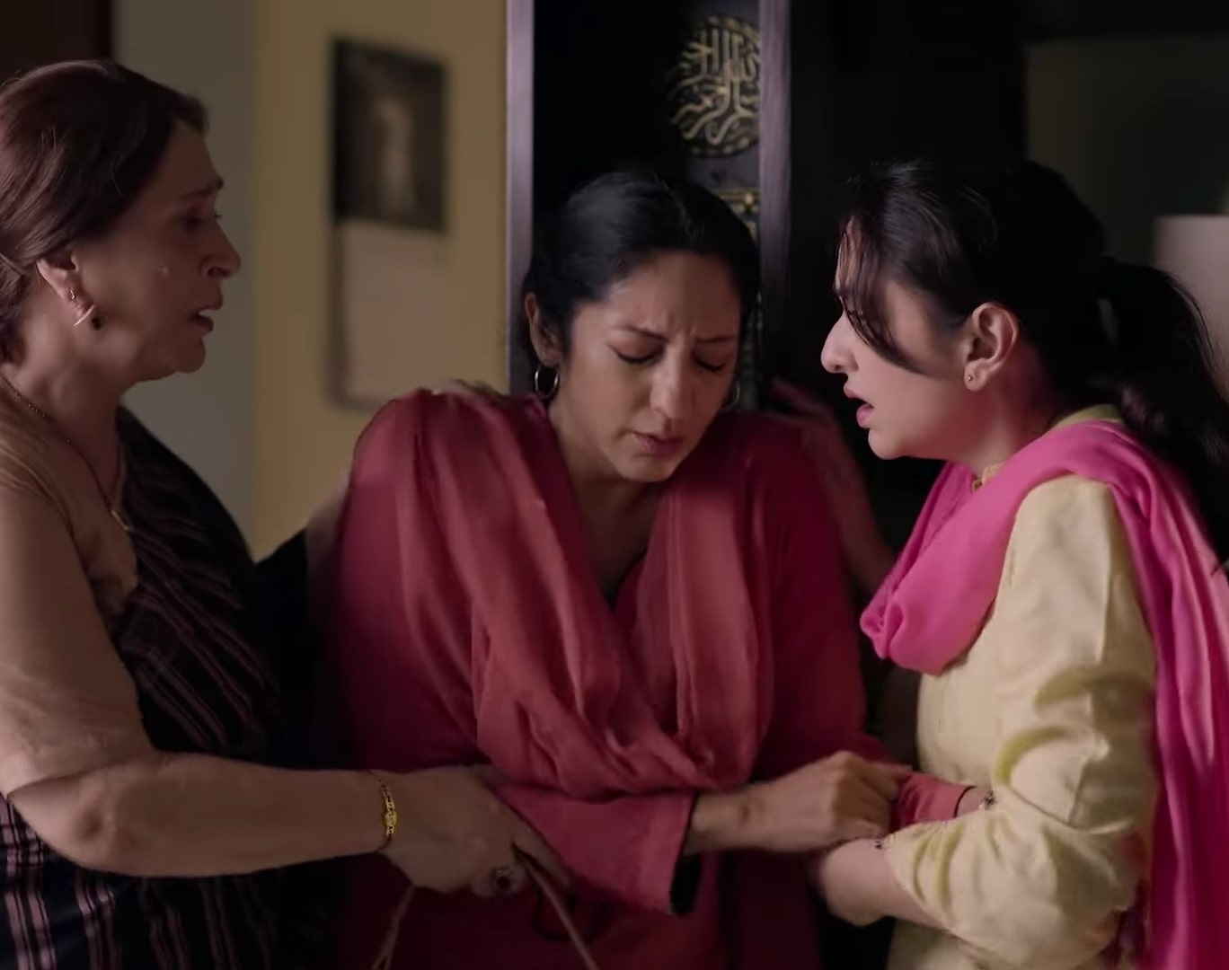 Qarz e Jaan Episode 17 - Bisma's Powerful Performance Shakes The Audience | Reviewit.pk