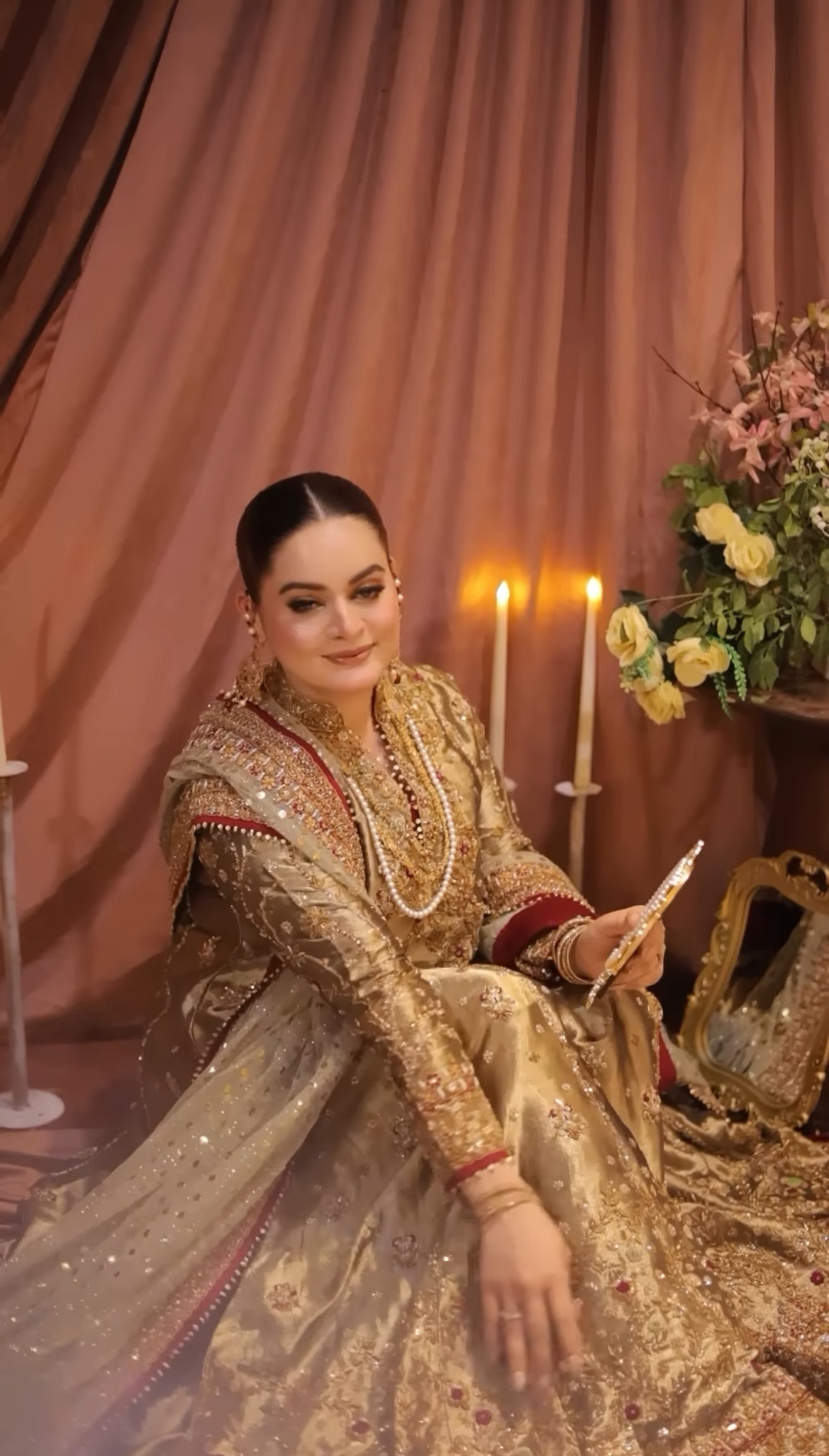 Aiman Khan & Minal Khan Looks from Brother's Barat Event | Reviewit.pk