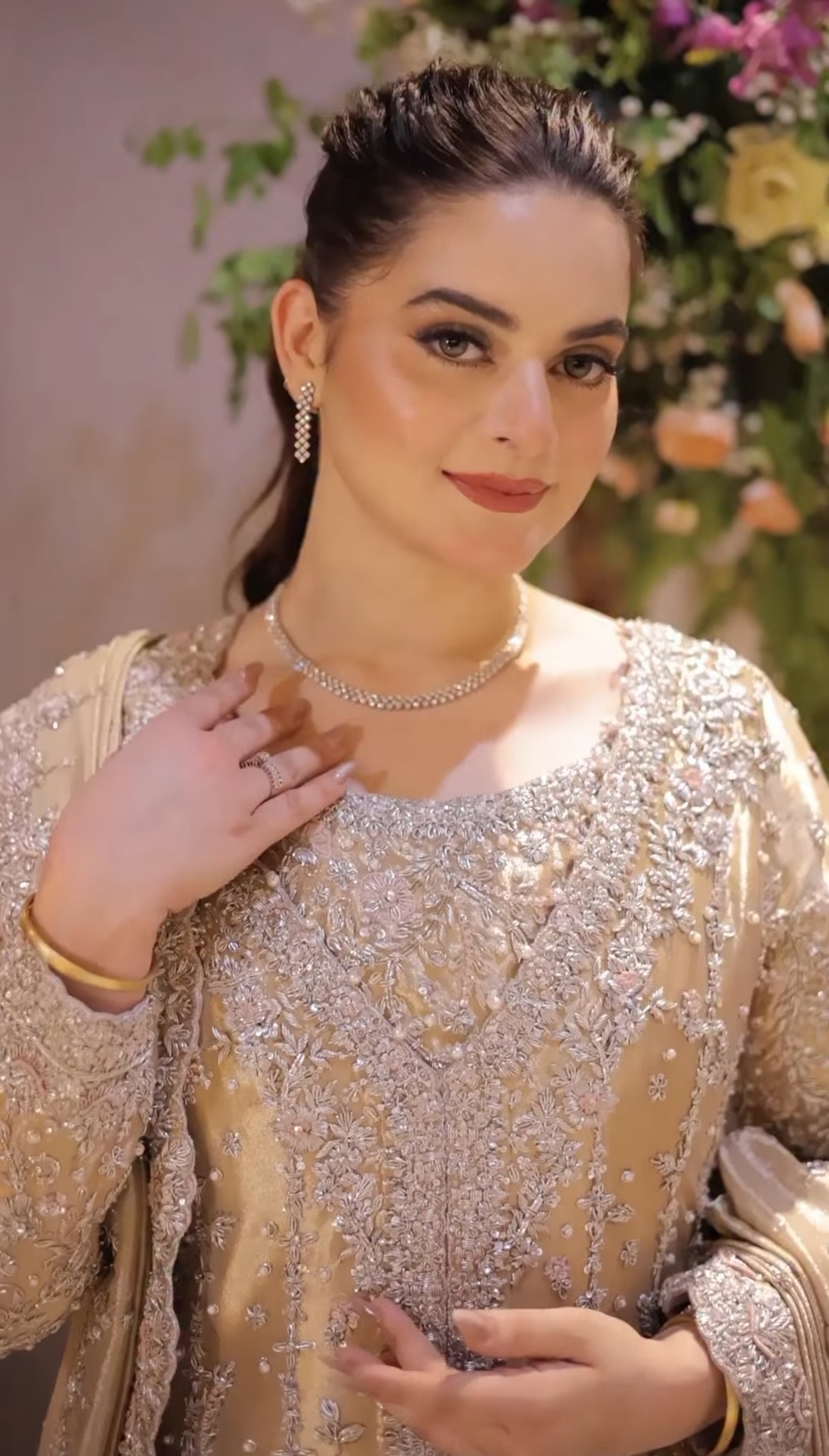 Aiman Khan & Minal Khan Looks from Brother's Walima | Reviewit.pk