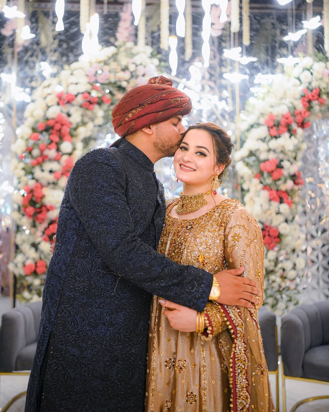 Aiman Khan and Minal Khan HD Family Pictures from Brother's Barat ...