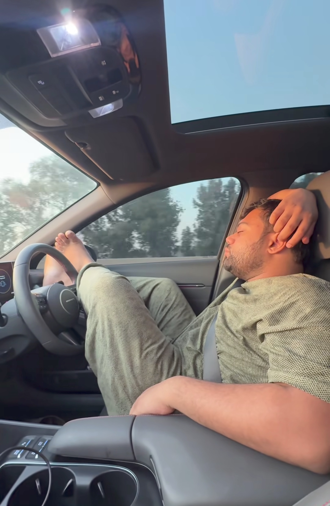 Ducky Criticized for Risky Highway Stunt in Viral Video | Reviewit.pk