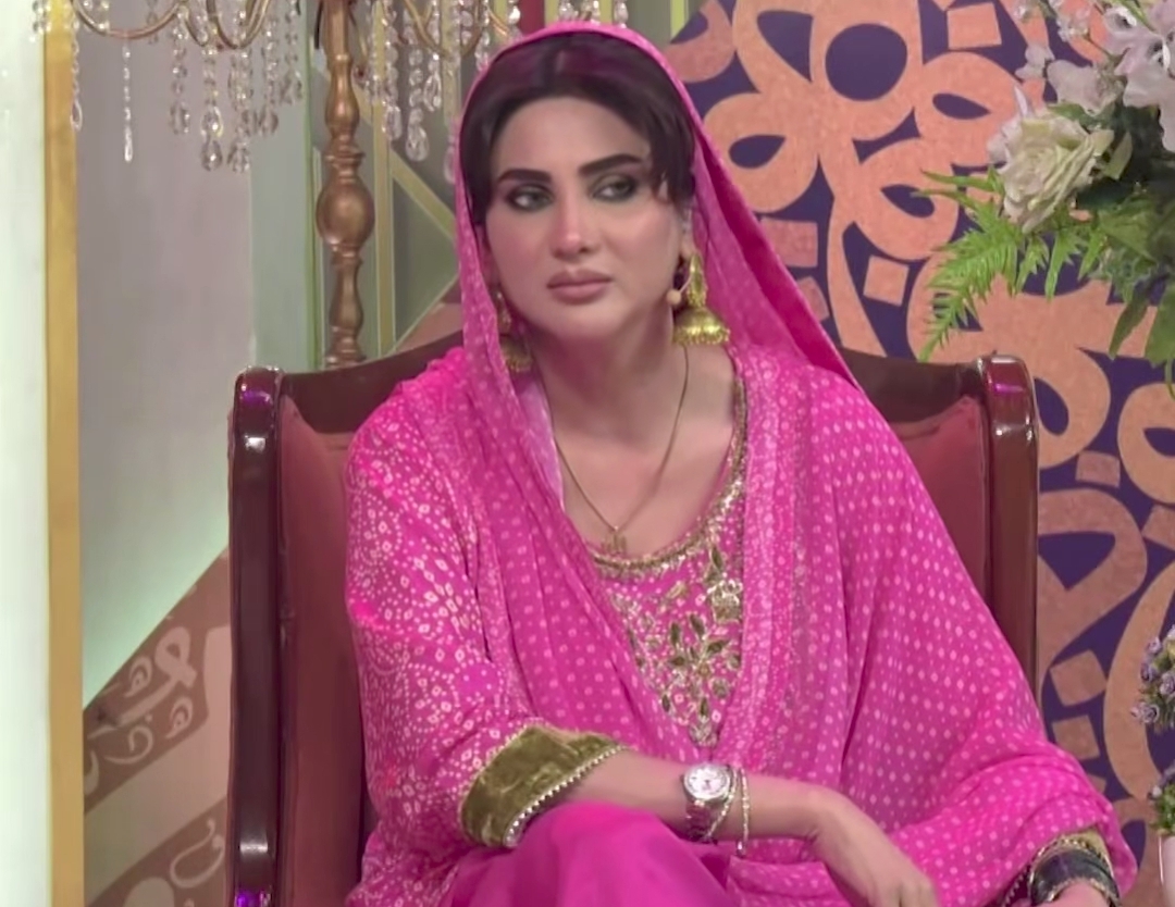 Fiza Ali Under Fire for Bold Look After Ramzan Transmission | Reviewit.pk