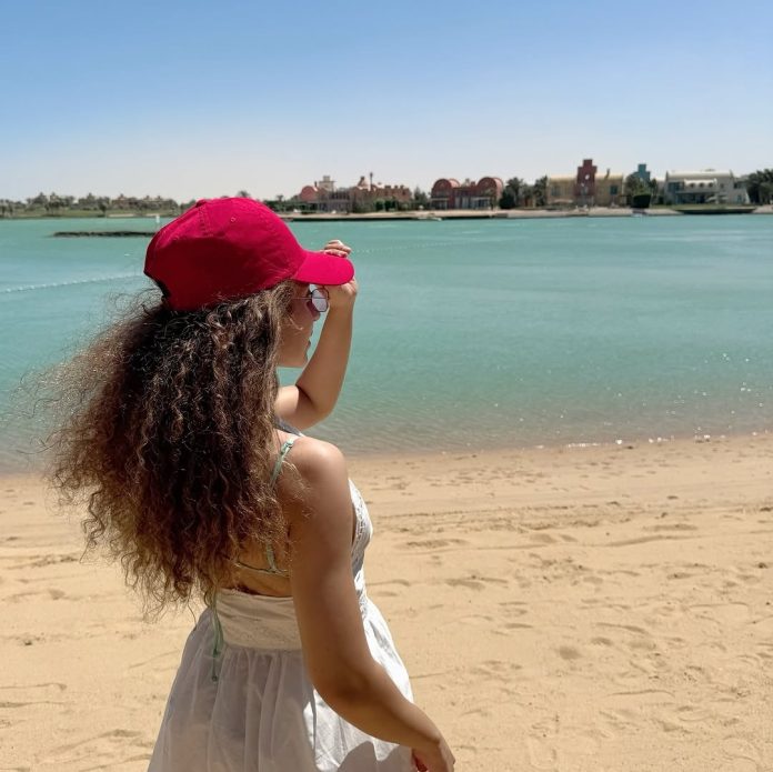 Hajra Yamin Spends Quality Time Vacationing in Egypt | Reviewit.pk