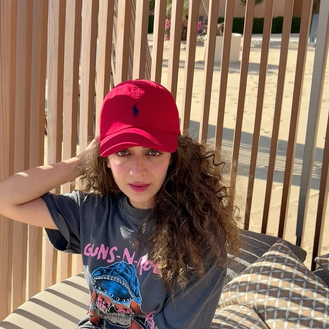 Hajra Yamin Spends Quality Time Vacationing in Egypt | Reviewit.pk
