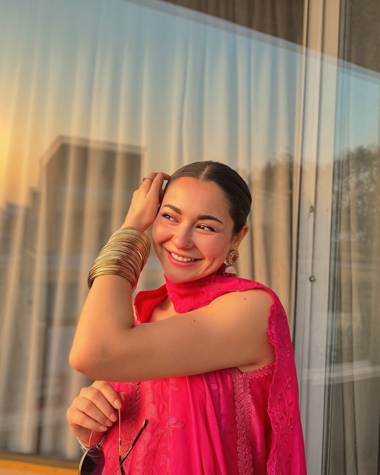 Hania Aamir Trolled for Her Never Ending Obsession with Bollywood | Reviewit.pk