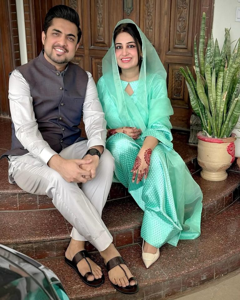 Iqrar Ul Hassan’s Eid Pictures With Wives Go Viral | Reviewit.pk