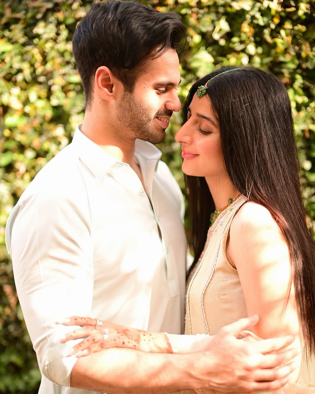 Mawra Hocane 33rd Birthday Celebration with Husband | Reviewit.pk