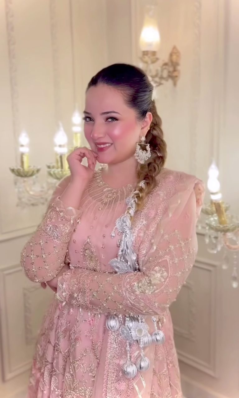 Rabeeca Khan & Hussain Tareen Pictures from Date Fix Event | Reviewit.pk