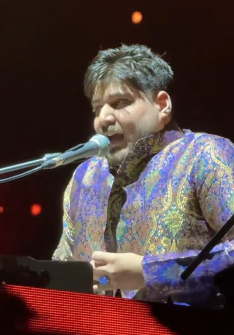 Shahzaman Rahat Fateh Ali Revives Nusrat Fateh Ali Khan's Legacy | Reviewit.pk