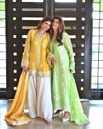 Rubina Ashraf Eid Pictures with Family | Reviewit.pk