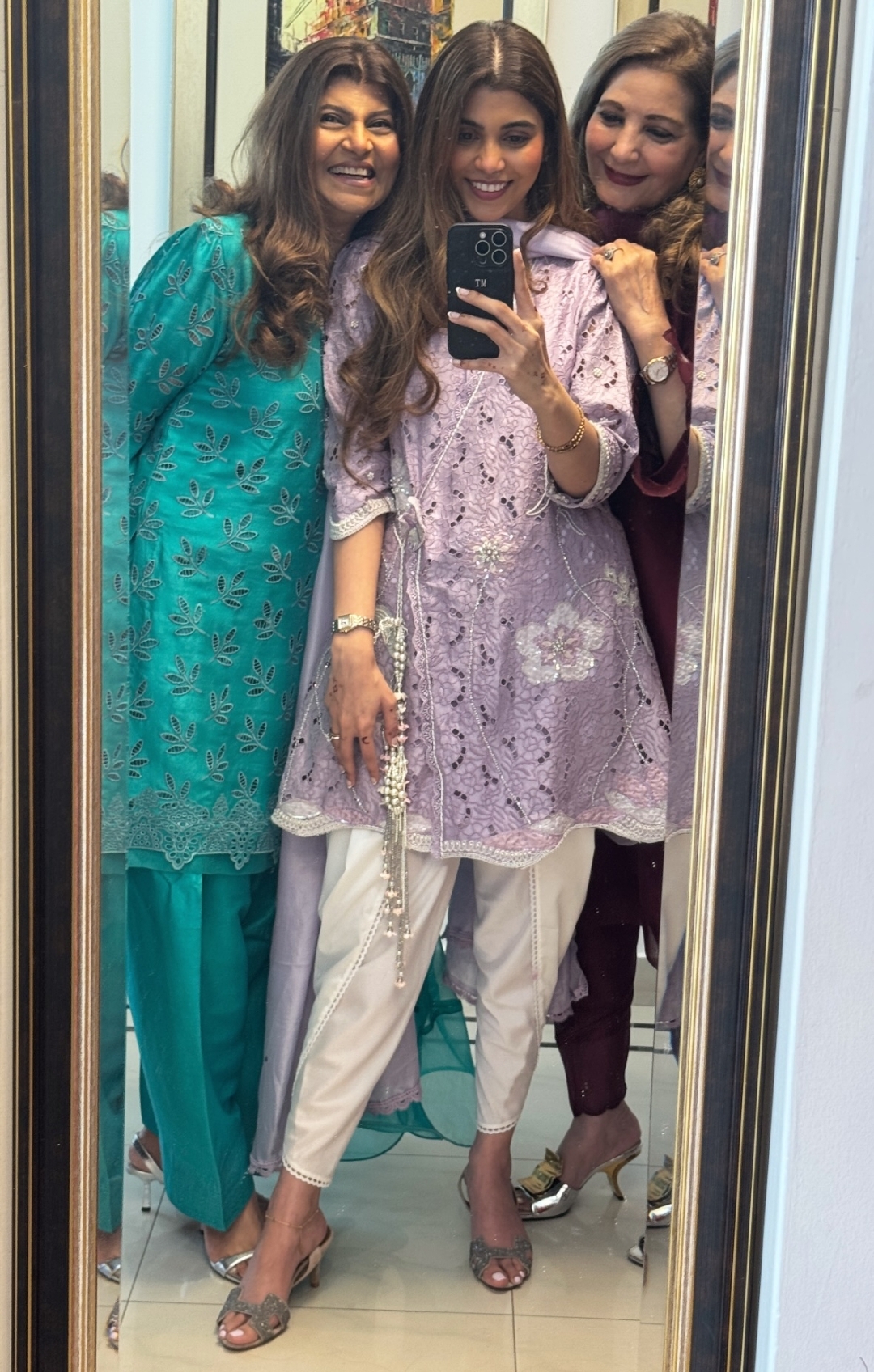 Rubina Ashraf Eid Pictures with Family | Reviewit.pk