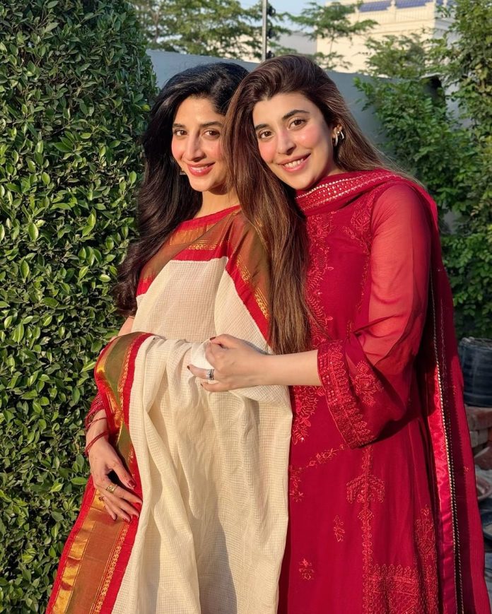 Urwa Hocane and Mawra Hocane Share Pictures with Family | Reviewit.pk