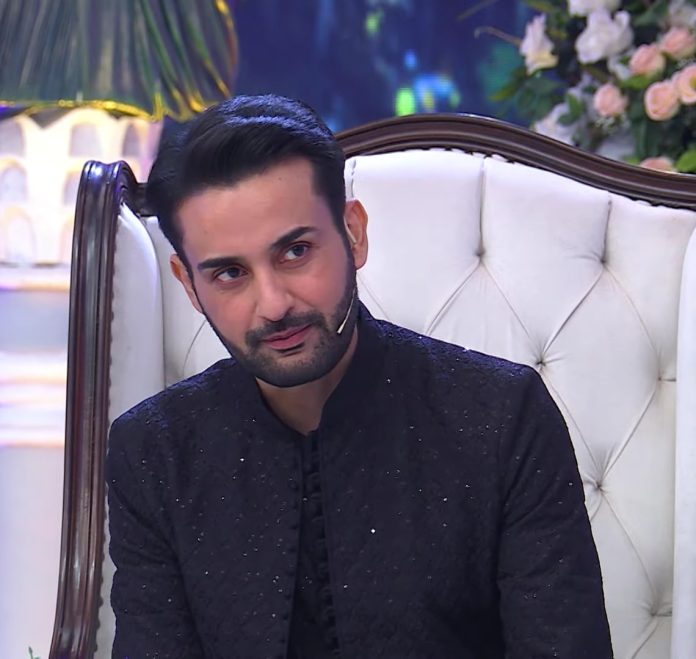 Affan Waheed Reveals Bollywood Star People Mistook Him For | Reviewit.pk