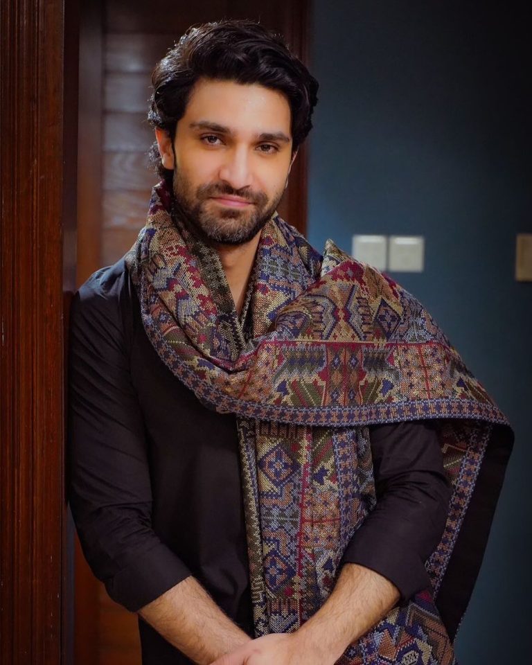 Top 10 Pakistani Actors Right Now | Reviewit.pk