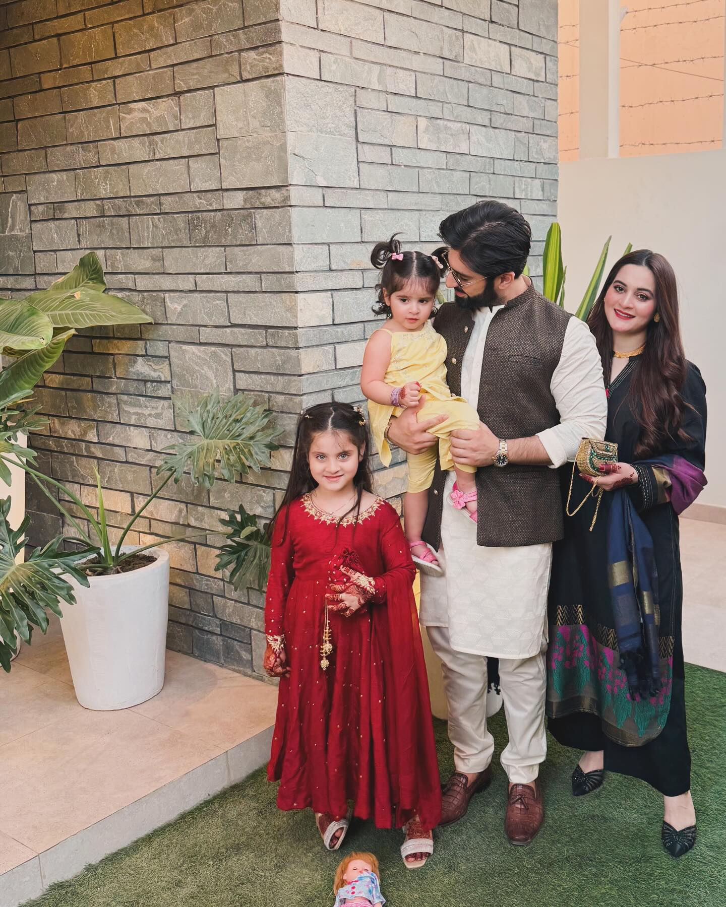 Aiman Khan On Fame, Family & Social Media | Reviewit.pk