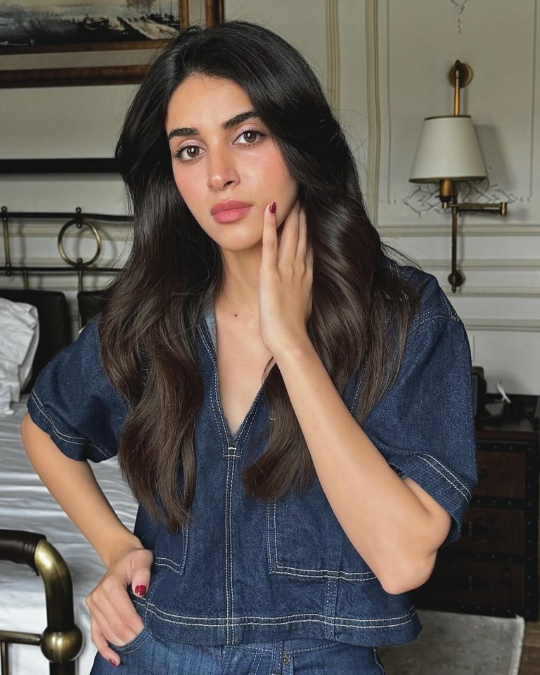 Top 10 Pakistani Actresses Right Now | Reviewit.pk