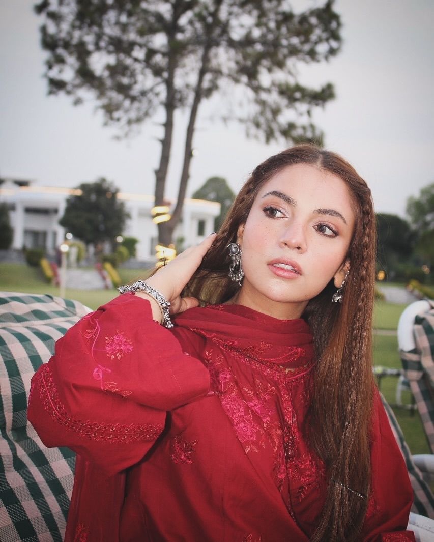 Top 10 Pakistani Actresses Right Now | Reviewit.pk